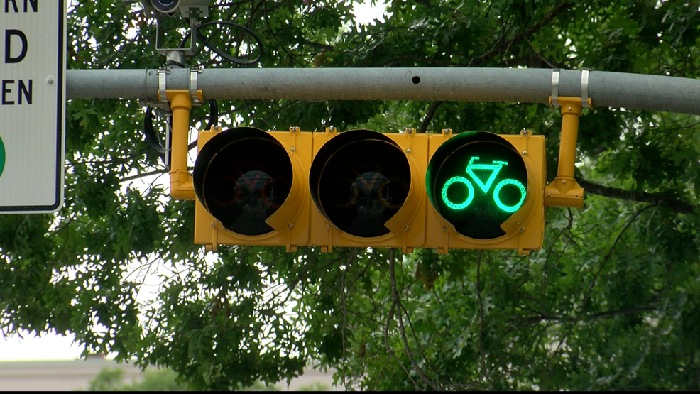 New bicycle signal lights added to busy intersections in Central Austin ...
