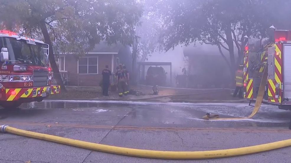 'Intense' house fire spreads from car to neighboring home | WOAI